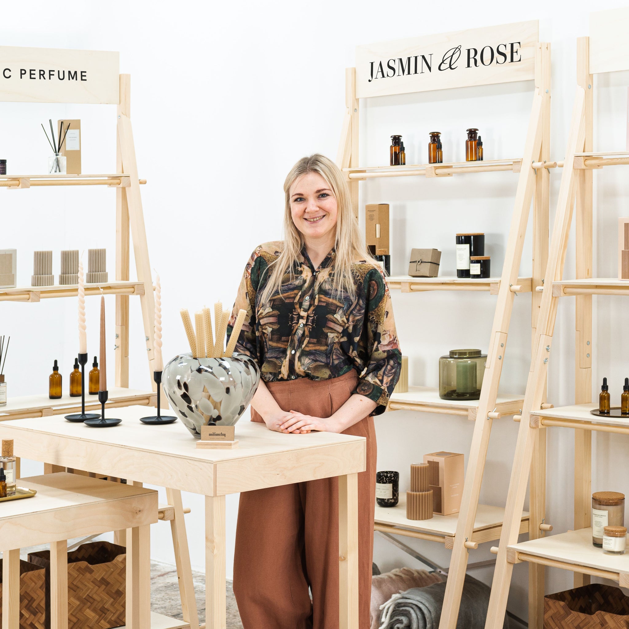 SET California: Total shop fixture, tables VC-15-NT & shelves VS-05-NT ...