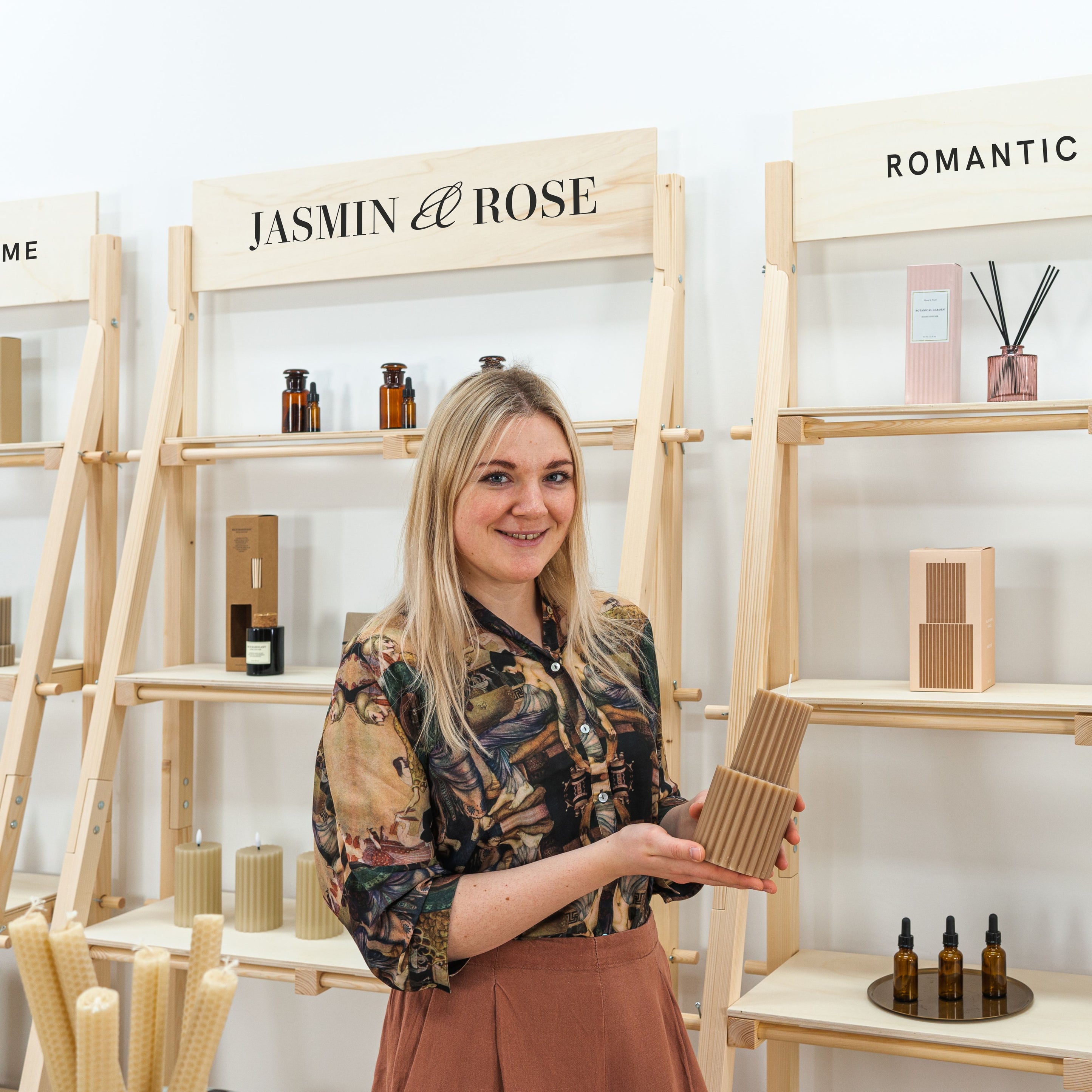 SET California: Total shop fixture, tables VC-15-NT & shelves VS-05-NT ...