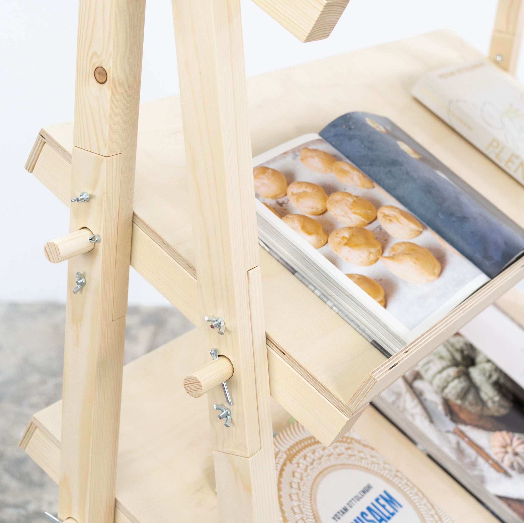 Shelving VS-07-NT with slanted shelves for shops and fairs | Folding d ...